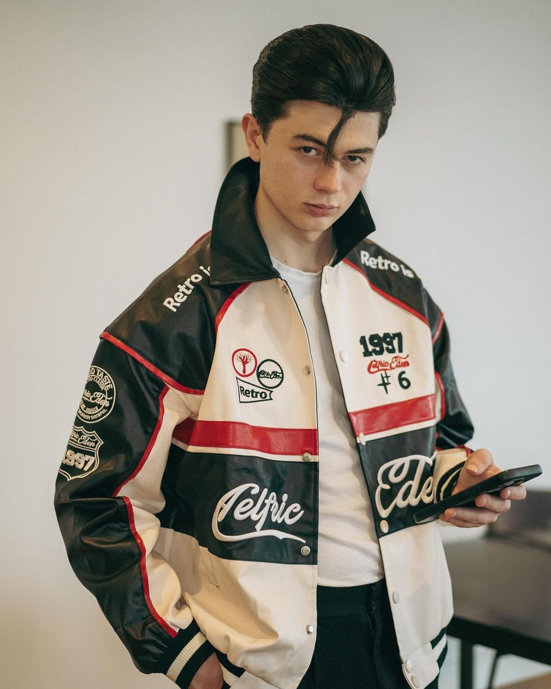 ELLIOT JAMES REAY : Bio, Age, Height, Weight, Net Worth, Photos